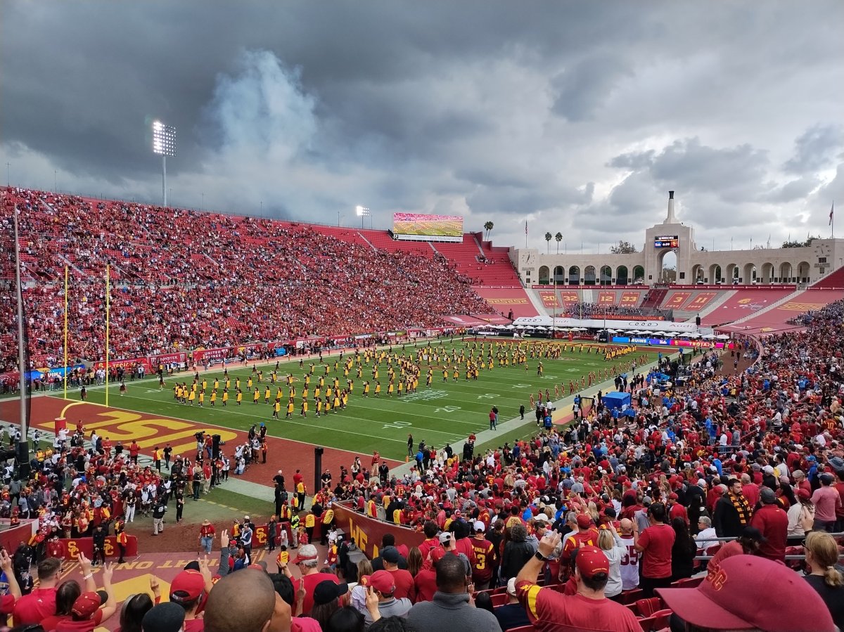 Coliseum Homecoming For Former USC Players – InsideUSC with Scott Wolf